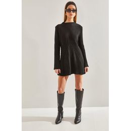 Strukturiertes Strickkleid mit Rundhalsausschnitt