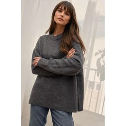 Gem&uuml;tlicher Rundhalsstrickpullover