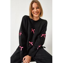 Musterierter Acryl-Pullover mit Rundhalsausschnitt und Schleifendetail