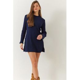 Rippstrick-Kleid mit Rundhalsausschnitt