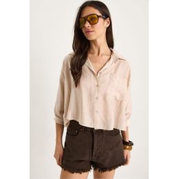 Gestreiftes, texturiertes Cropped-Shirt mit Knopfverschluss und Tasche