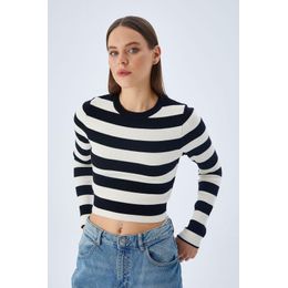 Gestreifter Strickpullover