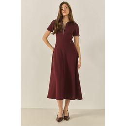 Figurbetontes Midikleid mit Rei&szlig;verschlusskragen
