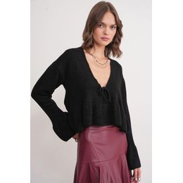 Knitpullover mit tiefem, detailliertem V-Ausschnitt und R&uuml;schen