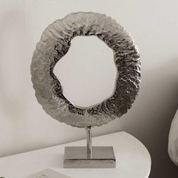 Pharao24.de Deko Skulptur aus Metall in modernem Design Silberfarben