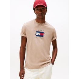 T-Shirt Tommy Hilfiger "LINEAR FLAG GRAPHIC", Herren, Gr. L, beige (coastal taupe), Single Jersey, Obermaterial: 100% Baumwolle, regular fit, Rundhals, Shirts T-Shirt, Rundhals, regular fit, Jersey
