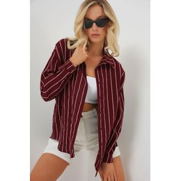 Texturiertes gestreiftes oversized Hemd mit Knopfverschluss