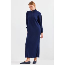 Texturiertes Strickkleid mit halbem Rollkragen und Rei&szlig;verschluss