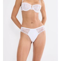String Triumph "Comfort Allure", Damen, Gr. 40, wei&szlig;, Microtouch, Obermaterial: 55% Polyamid, 35% Polyester, 10% Elasthan, Unterhosen String, florale Stretch-Spitze, elastisch, eleganter Look