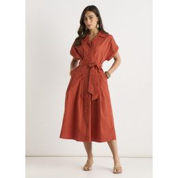 Hemdkleid aus Baumwolle in Rostrot mit Knopfleiste und G&uuml;rtel