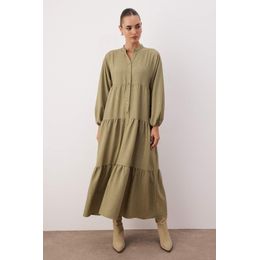 Langes, gerades, l&auml;ssiges/alltagstaugliches Maxikleid in A-Linie mit dezentem Schnitt