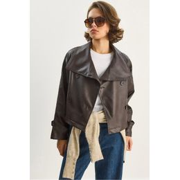 &Uuml;bergro&szlig;e Kunstlederjacke mit Knopfverschluss