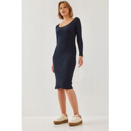 Strukturiertes Ripp-Midikleid mit quadratischem Kragen