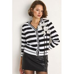 Blumen-Accessoire Detail Cardigan