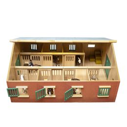 KIDS GLOBE Bauernhof Pferdestall, Ma&curren;stab 1:24, Holz, Reiterhof mit Faltdach