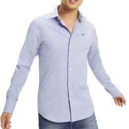 Tommy Jeans Marke: Tommy Hilfiger Jeans Geschlecht: M&auml;nner Typ: Hemden Farbe: Hellblau Muster: Einfarbig &Auml;rmel: Lang&auml;rmelig Kragen: Klassisch Verschluss: Kn&ouml;pfe Jahreszeit: Fr&uuml;hling/Sommer -97% Baumwolle -3% Elastan -3