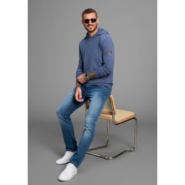 Kapuzenshirt DELMAO "Neue Kollektion", Herren, Gr. M (48/50), blau (jeansblau), Single Jersey, Obermaterial: 100% Baumwolle. Futter: 100% Baumwolle, unifarben, slim fit, B&uuml;ndchen, Shirts Kapuzenshirt, mit Badge am &Auml;rmel