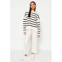Trendyol Pullover in Wei&szlig;/ Schwarz - 73% | Gr&ouml;&szlig;e M | Damen-pullover-cardigans
