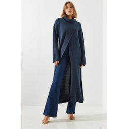 Strukturiertes Rollkragen-Maxi-Kleid mit Schlitz