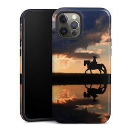 DeinDesign iPhone 12 Pro Max Handy Panzer Handyh&uuml;lle robuste Outdoor H&uuml;lle Schutzh&uuml;lle gl&auml;nzend Sunset Horseback Riding Horse Tough Case