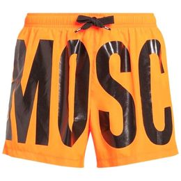 Kurze Badeshorts mit leuchtend orangefarbenem Logo der Marke Moschino