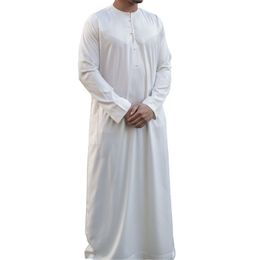 Cremebeige Thobe-Robe f&uuml;r Herren aus Satin, emiratische islamische Jubba Eid, schmale Passform