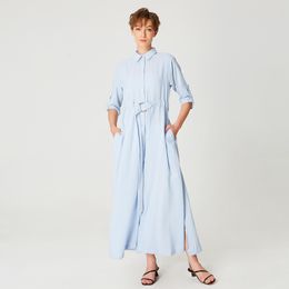 Langes minimalistisches Hemdkleid