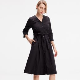 Minimalistisches Hemdblusenkleid aus Baumwolle mit geknotetem G&uuml;rtel