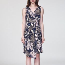 Mittellanges Kleid mit &uuml;berkreuzten Herzen und Federmuster