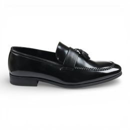 Schwarze Herren-Slipper aus hochgl&auml;nzendem Lackleder mit Quasten