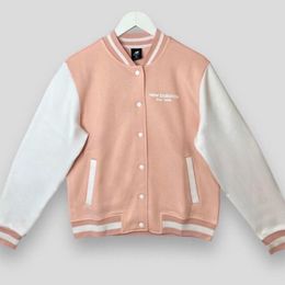 New Balance Damen Varsity Bomberjacke in Rosa
