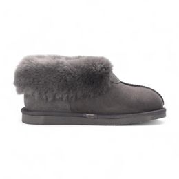 Damen Winterstiefelette aus Schaffell-Wildleder in Grau zum Hineinschl&uuml;pfen &ndash; Glacier