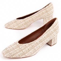 Beigefarbener Schuh mit Absatz von Montevita Nussia