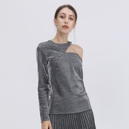 Asymmetrisches schimmerndes Oberteil mit Off-Shoulder