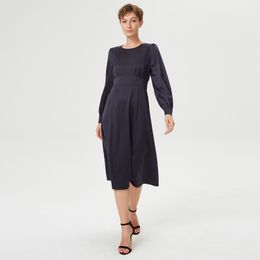 Angepasstes und ausgestelltes flie&szlig;endes Blusenkleid