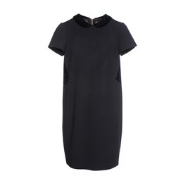 Schwarzes Kleid mit Spitzendetails