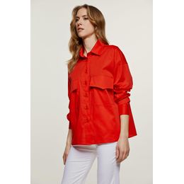 Rotes Hemd im Popeline-Stil
