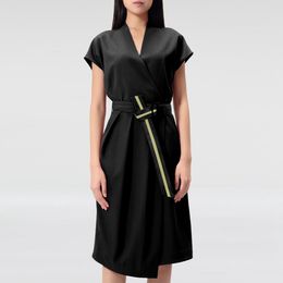 Cache-Coeur Kleid mit V-Ausschnitt