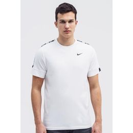 Nike Herren Repeat T Shirt in wei&szlig;