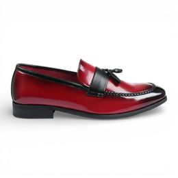 Herren-Loafer aus rotem, hochgl&auml;nzendem Lackleder mit Quasten