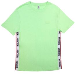 Gr&uuml;nes T-Shirt mit Logo von Moschino mit Klebeband am Saum
