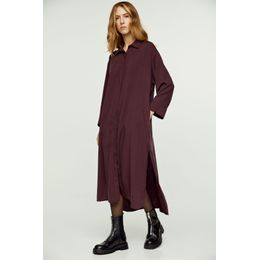 Burgunderfarbenes Midikleid mit Seitenschlitzen