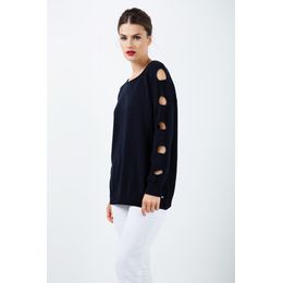 Blauer Pullover mit Lochmuster