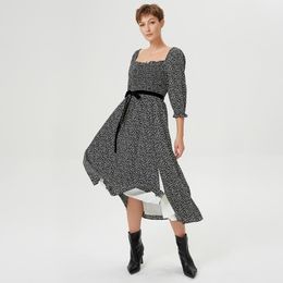 Ger&auml;uchertes Kleid mit quadratischem Kragen und Liberty-Print