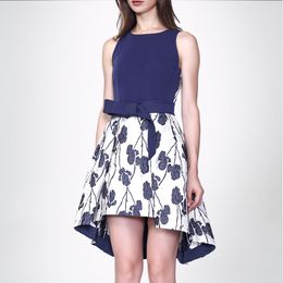 Skaterkleid aus Blumenjacquard mit zus&auml;tzlichem G&uuml;rtel