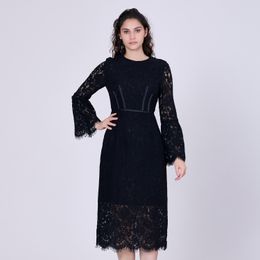 Spitzenkleid mit Bustier-Linien und Tulpen&auml;rmeln