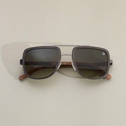 Holzkern Sonnenbrille The Pragmatist (Sandelholz/Dunkelgrau)