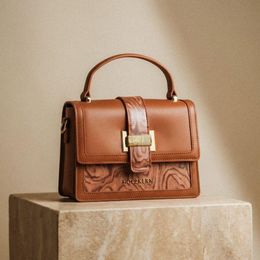 Holzkern Handtasche Uniqase Unfolding (Wurzelnuss/Gold)