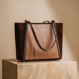 Holzkern Handtasche Uniqase Ascending (Walnuss/Gold)