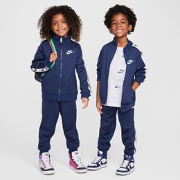 Trainingsanzug Nike Sportswear "NKN FULL ZIP SET WITH LOGO TAP", Jungen, Gr. 116 (6), midnight navy, Interlock, Obermaterial: 100% Polyester, Sportanz&uuml;ge Trainingsanzug, zweiteiliges Set, f&uuml;r Kinder, aus Polyester